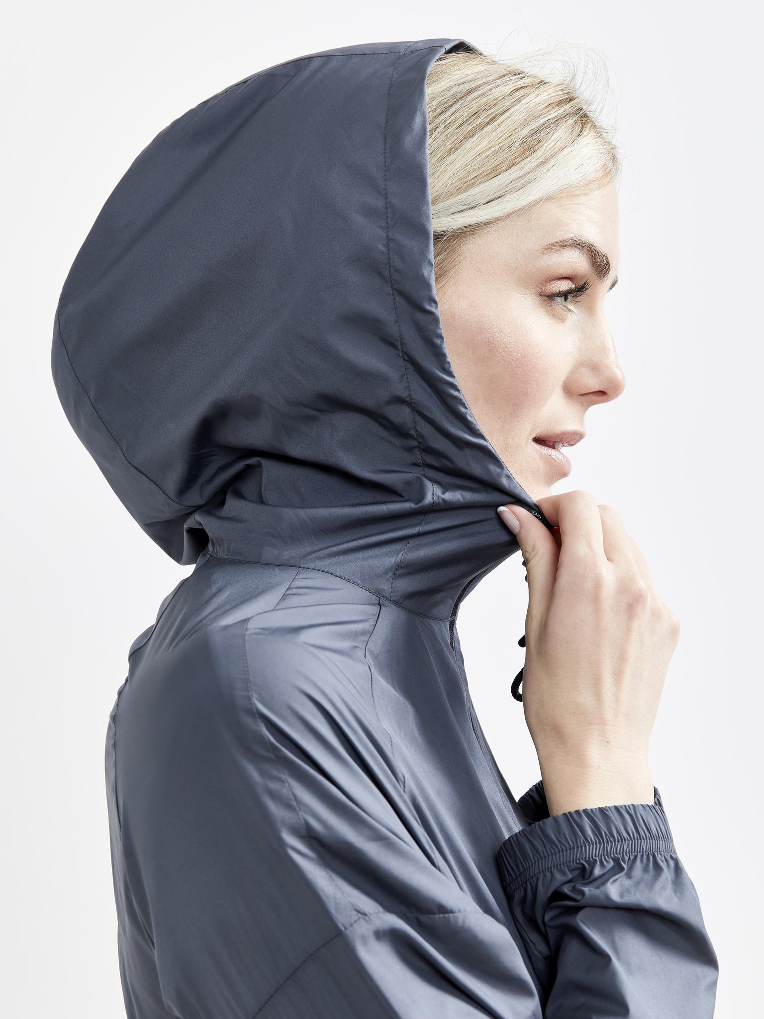 WOMEN'S ADV CHARGE TRAINING WIND JACKET